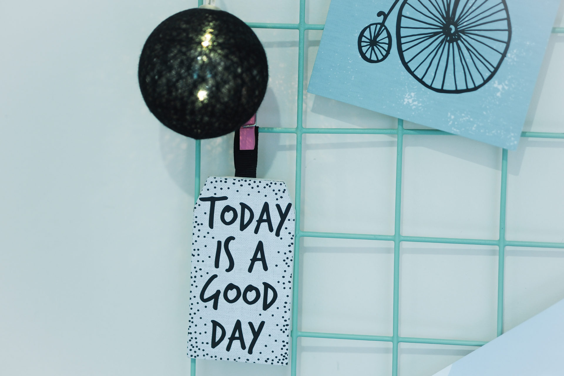 Make your own wire memo board - What Hannah Did Next